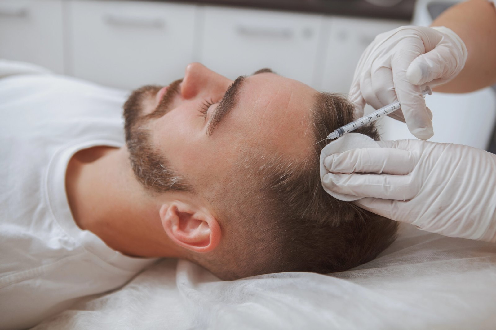 Traitement PRP cheveux : stimuler la repousse par Dr Dylan Mergui